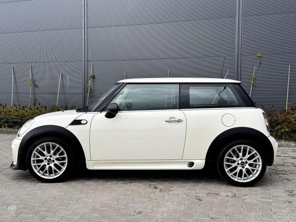 White MINI One 2013 in Vilnius, with an engine capacity of 1.60 L and mileage of 219 thousand km for 4150 €, photo 8 on AUTOMOTO.COM.LV