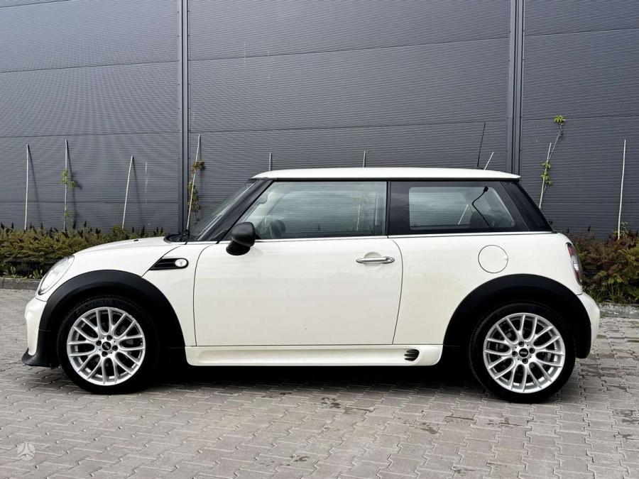 White MINI One 2013 in Vilnius, with an engine capacity of 1.60 L and mileage of 219 thousand km for 4150 €, photo 9 on AUTOMOTO.COM.LV