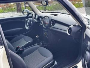 White MINI One 2013 in Vilnius, with an engine capacity of 1.60 L and mileage of 219 thousand km for 4150 €, photo 12 on AUTOMOTO.COM.LV