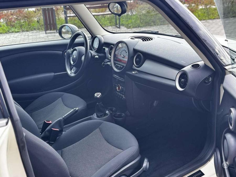 White MINI One 2013 in Vilnius, with an engine capacity of 1.60 L and mileage of 219 thousand km for 4150 €, photo 12 on AUTOMOTO.COM.LV
