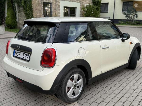 MINI One 2014 in Vilnius on AUTOMOTO.COM.LV White MINI One 2014 in Vilnius, with an engine capacity of 1.20 L and mileage of 154 thousand km for 5900 €, photo 4 on AUTOMOTO.COM.LV
