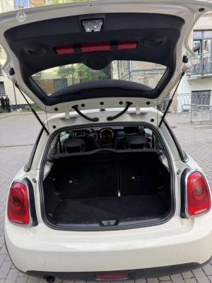 White MINI One 2014 in Vilnius, with an engine capacity of 1.20 L and mileage of 154 thousand km for 5900 €, photo 8 on AUTOMOTO.COM.LV