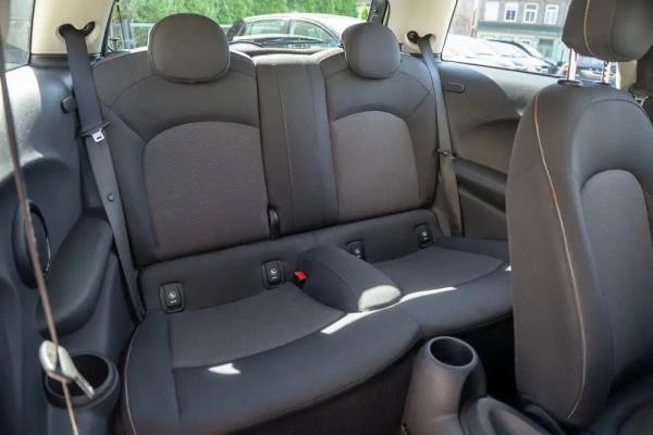 Balts MINI One 2015 Liepāja, ar dzinēja tilpumu 1.20 L un nobraukumu 225 tūkst. km par 6900 €, foto 8 vietnē AUTOMOTO.COM.LV