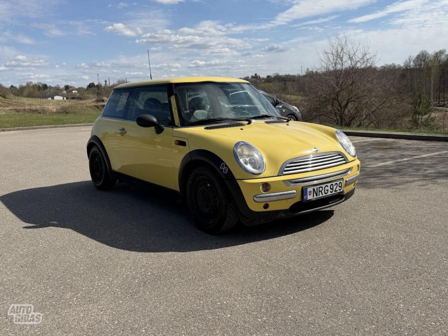 Yellow MINI One 2002 in Vilnius, with an engine capacity of 1.60 L and mileage of 301 thousand km for 1200 €, photo 5 on AUTOMOTO.COM.LV