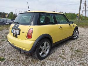 Yellow MINI One 2002 in Kuldiga, with an engine capacity of 1.60 L and mileage of 182 thousand km for 2000 €, photo 3 on AUTOMOTO.COM.LV