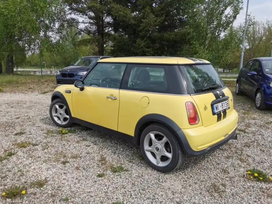 Yellow MINI One 2002 in Kuldiga, with an engine capacity of 1.60 L and mileage of 182 thousand km for 2000 €, photo 5 on AUTOMOTO.COM.LV
