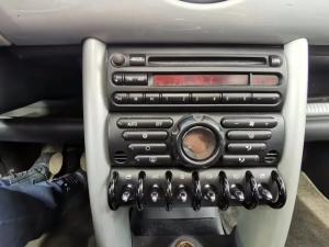 Yellow MINI One 2002 in Kuldiga, with an engine capacity of 1.60 L and mileage of 182 thousand km for 2000 €, photo 9 on AUTOMOTO.COM.LV