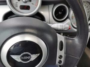 Yellow MINI One 2002 in Kuldiga, with an engine capacity of 1.60 L and mileage of 182 thousand km for 2000 €, photo 12 on AUTOMOTO.COM.LV