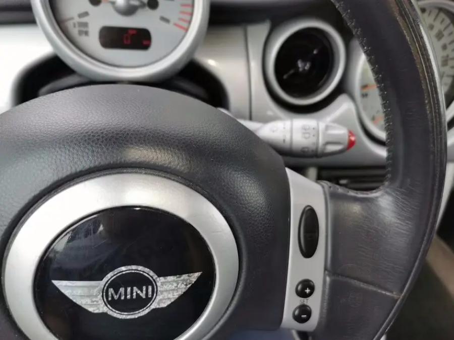 Yellow MINI One 2002 in Kuldiga, with an engine capacity of 1.60 L and mileage of 182 thousand km for 2000 €, photo 12 on AUTOMOTO.COM.LV