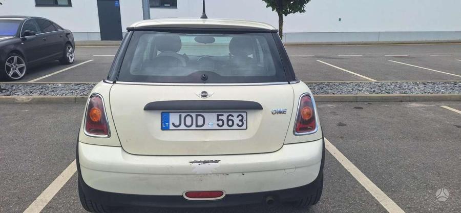 Yellow MINI One 2008 in Vilnius, with an engine capacity of 1.40 L and mileage of 142 thousand km for 1600 €, photo 5 on AUTOMOTO.COM.LV