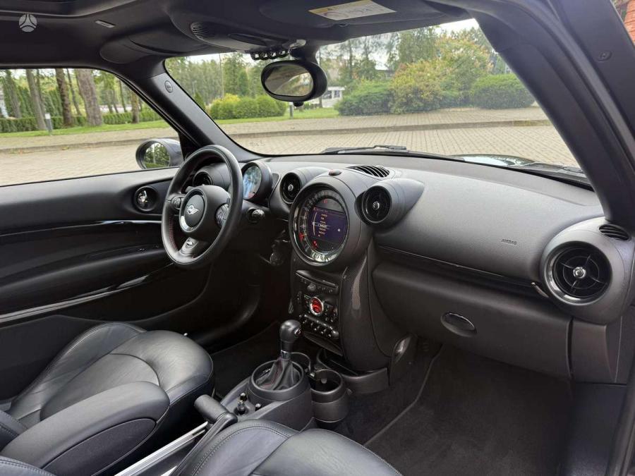 Black MINI Paceman 2015 in Marijampole, with an engine capacity of 2.00 L and mileage of 143 thousand km for 8900 €, photo 15 on AUTOMOTO.COM.LV