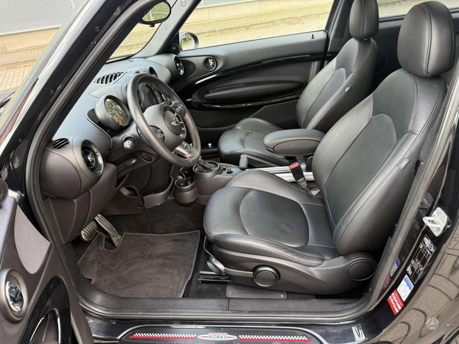 Black MINI Paceman 2015 in Marijampole, with an engine capacity of 2.00 L and mileage of 143 thousand km for 8900 €, photo 18 on AUTOMOTO.COM.LV