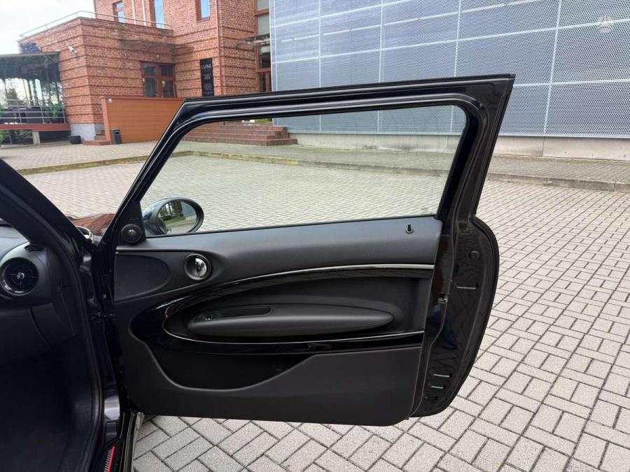 Black MINI Paceman 2015 in Marijampole, with an engine capacity of 2.00 L and mileage of 143 thousand km for 8900 €, photo 25 on AUTOMOTO.COM.LV