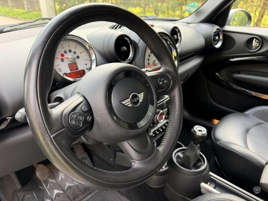 Black MINI Paceman 2013 in Utena, with an engine capacity of 1.60 L and mileage of 286 thousand km for 6750 €, photo 10 on AUTOMOTO.COM.LV