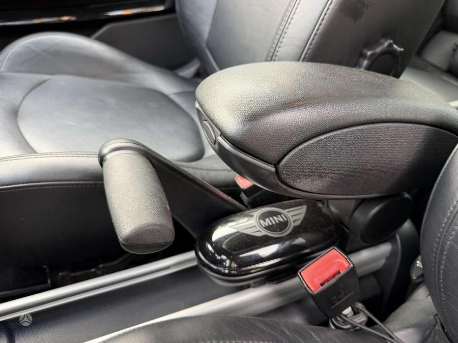 Black MINI Paceman 2013 in Utena, with an engine capacity of 1.60 L and mileage of 286 thousand km for 6750 €, photo 14 on AUTOMOTO.COM.LV