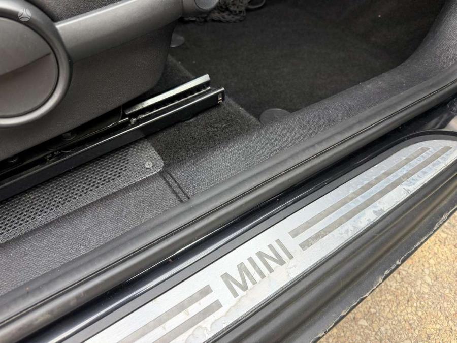 Black MINI Paceman 2013 in Utena, with an engine capacity of 1.60 L and mileage of 286 thousand km for 6750 €, photo 20 on AUTOMOTO.COM.LV