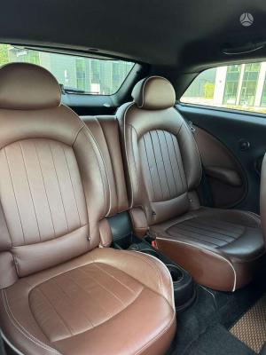Black MINI Paceman 2014 in Vilnius, with an engine capacity of 1.60 L and mileage of 220 thousand km for 5500 €, photo 9 on AUTOMOTO.COM.LV