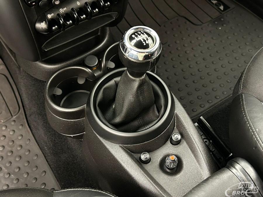 Black MINI Paceman 2016 in Avizieniai, with an engine capacity of 1.60 L and mileage of 105 thousand km for 8900 €, photo 18 on AUTOMOTO.COM.LV