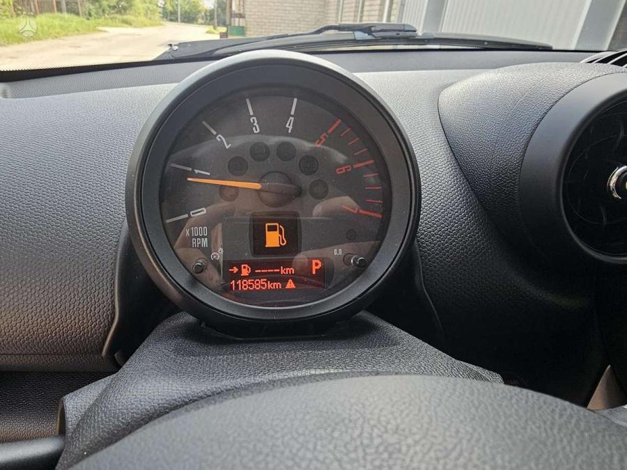 Grey MINI Paceman 2015 in Ukmerge, with an engine capacity of 2.00 L and mileage of 119 thousand km for 6150 €, photo 5 on AUTOMOTO.COM.LV