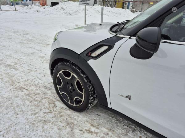 White MINI Paceman 2013 in Kaunas, with an engine capacity of 2.00 L and mileage of 103 thousand km for 6500 €, photo 9 on AUTOMOTO.COM.LV