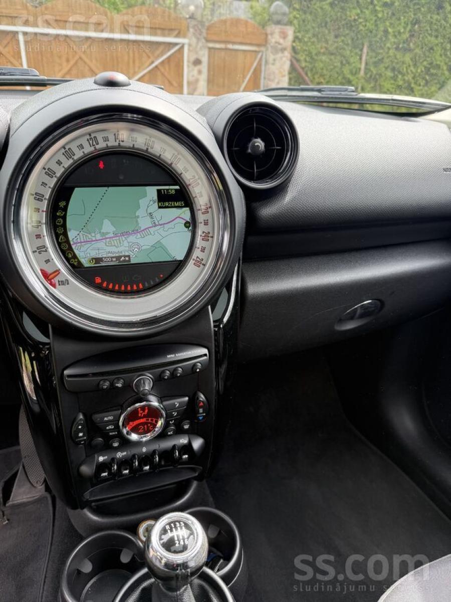White MINI Paceman 2015 in Riga, with an engine capacity of 1.60 L and mileage of 253 thousand km for 6700 €, photo 10 on AUTOMOTO.COM.LV