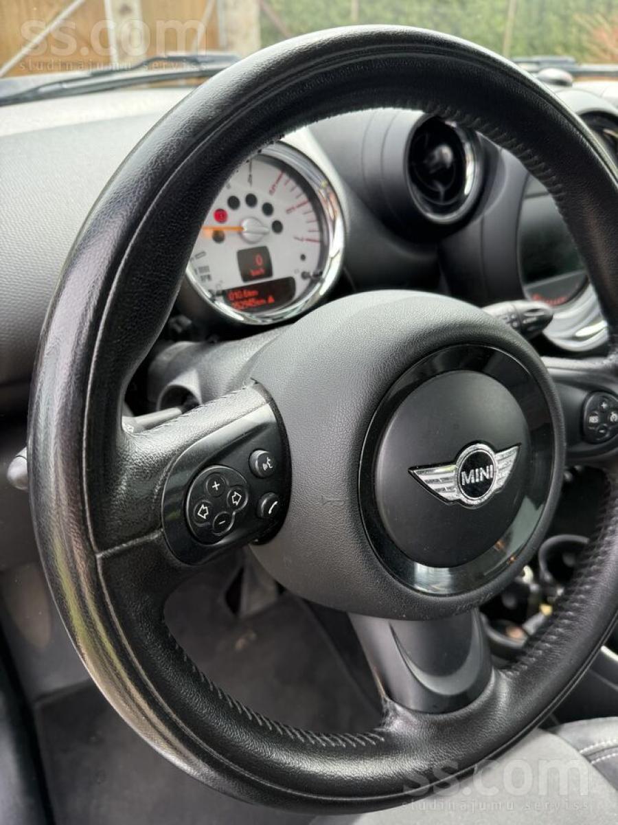 White MINI Paceman 2015 in Riga, with an engine capacity of 1.60 L and mileage of 253 thousand km for 6700 €, photo 11 on AUTOMOTO.COM.LV