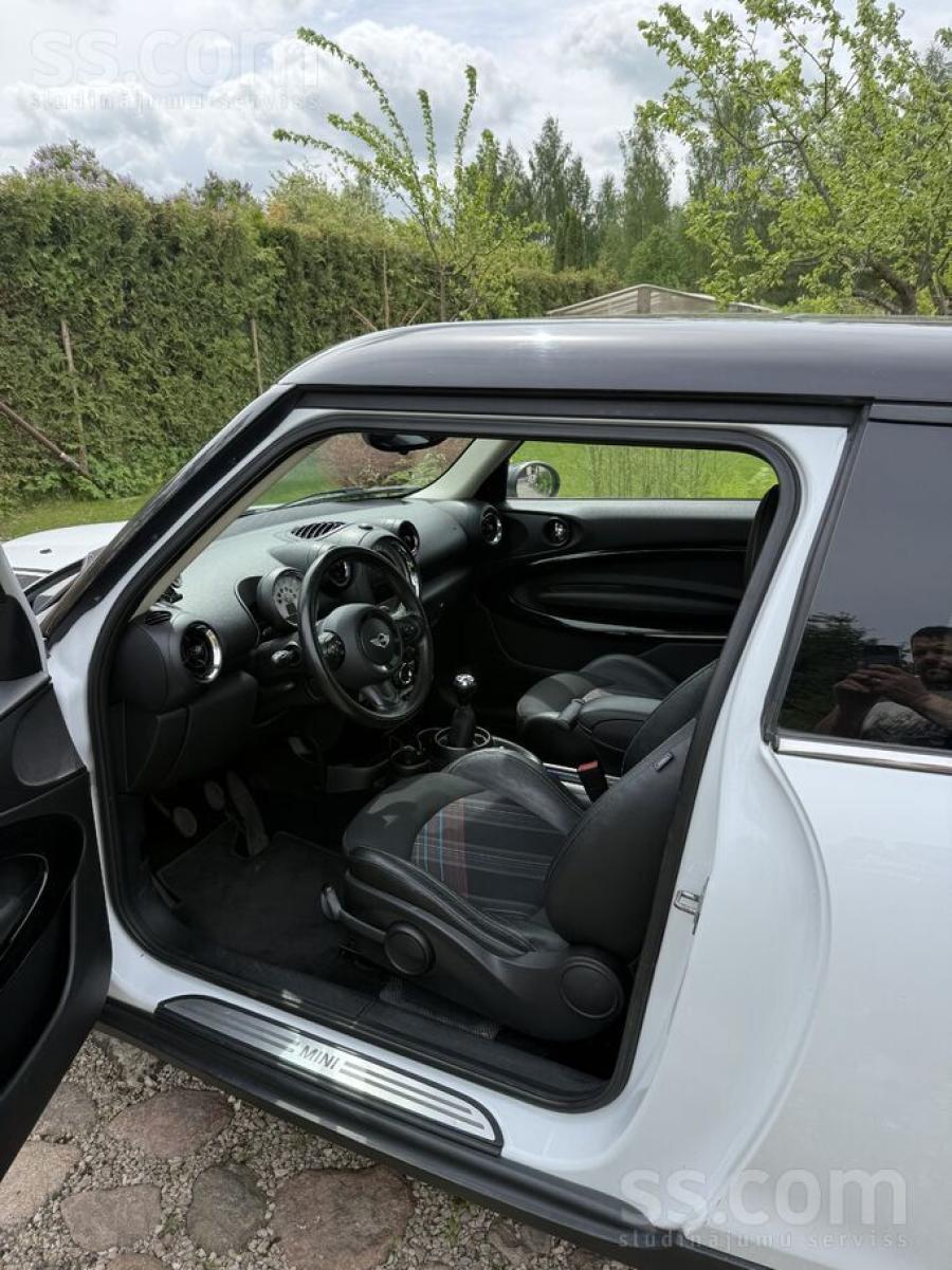 White MINI Paceman 2015 in Riga, with an engine capacity of 1.60 L and mileage of 253 thousand km for 6700 €, photo 13 on AUTOMOTO.COM.LV