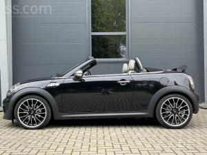 Black MINI Roadster 2012 in Talsi, with an engine capacity of 1.60 L and mileage of 137 thousand km for 7990 €, photo 6 on AUTOMOTO.COM.LV