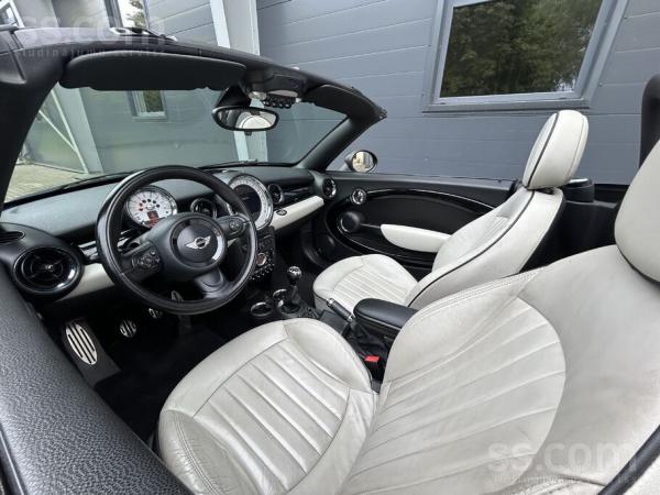 Black MINI Roadster 2012 in Talsi, with an engine capacity of 1.60 L and mileage of 137 thousand km for 7990 €, photo 8 on AUTOMOTO.COM.LV