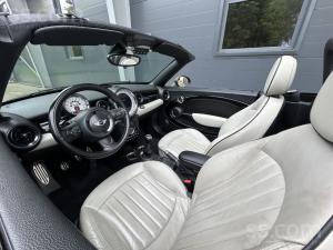 Black MINI Roadster 2012 in Talsi, with an engine capacity of 1.60 L and mileage of 137 thousand km for 7990 €, photo 9 on AUTOMOTO.COM.LV