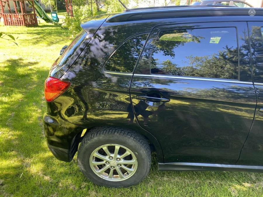 Black Mitsubishi ASX 2010 in Vilnius, with an engine capacity of 1.59 L and mileage of 230 thousand km for 3500 €, photo 7 on AUTOMOTO.COM.LV