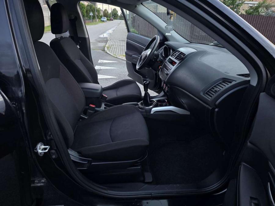 Black Mitsubishi ASX 2011 in Radviliskis, with an engine capacity of 1.59 L and mileage of 332 thousand km for 1750 €, photo 6 on AUTOMOTO.COM.LV