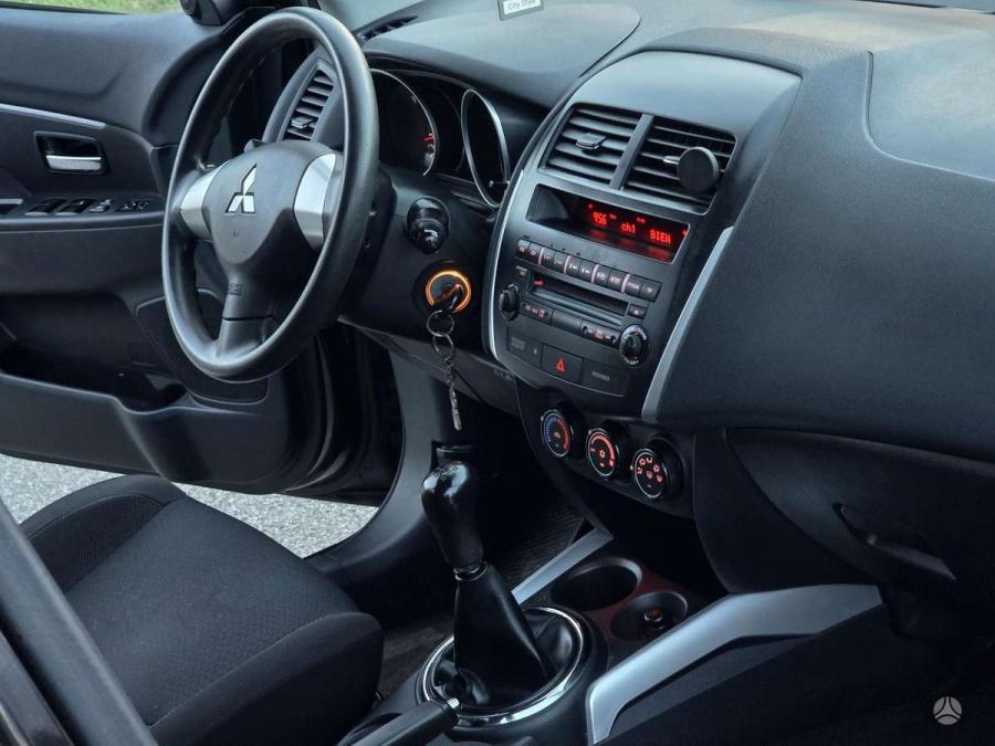 Black Mitsubishi ASX 2011 in Radviliskis, with an engine capacity of 1.59 L and mileage of 332 thousand km for 1750 €, photo 7 on AUTOMOTO.COM.LV