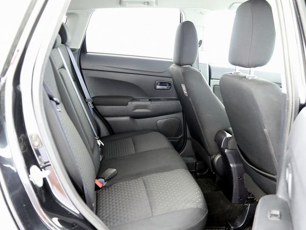 Melns Mitsubishi ASX 2011 Tallina, ar dzinēja tilpumu 1.60 L un nobraukumu 239 tūkst. km par 2999 €, foto 7 vietnē AUTOMOTO.COM.LV