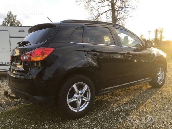 Black Mitsubishi ASX 2012 in Valmiera, with an engine capacity of 1.80 L and mileage of 141 thousand km for 6590 €, photo 3 on AUTOMOTO.COM.LV
