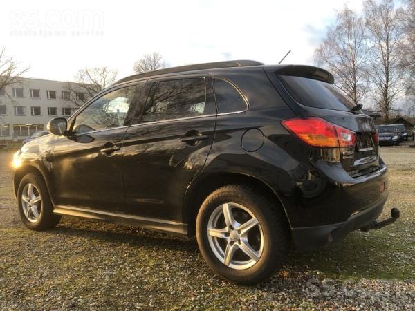 Black Mitsubishi ASX 2012 in Valmiera, with an engine capacity of 1.80 L and mileage of 141 thousand km for 6590 €, photo 4 on AUTOMOTO.COM.LV