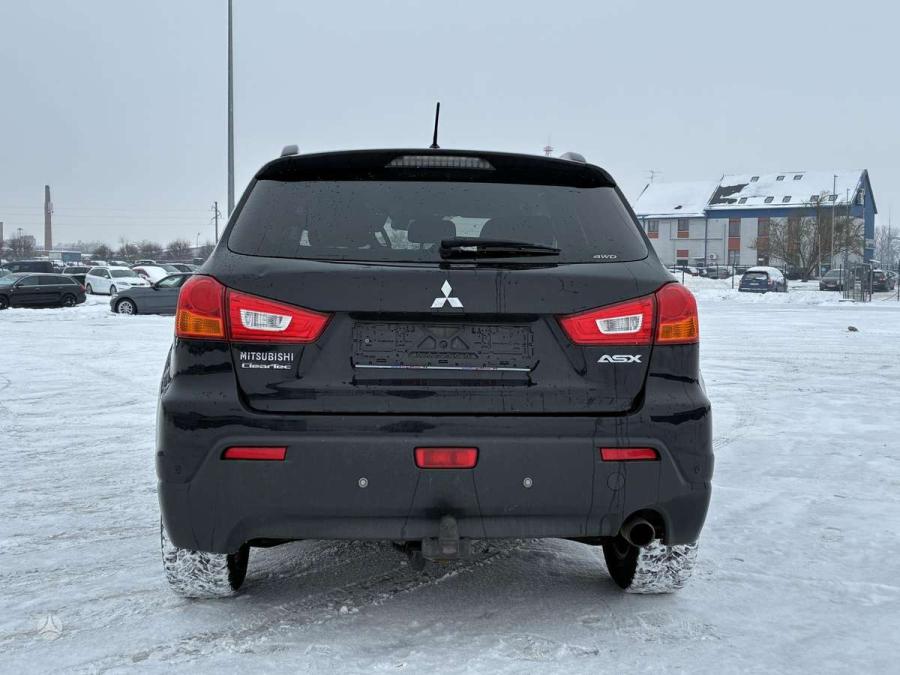 Black Mitsubishi ASX 2012 in Marijampole, with an engine capacity of 1.80 L and mileage of 191 thousand km for 3250 €, photo 5 on AUTOMOTO.COM.LV
