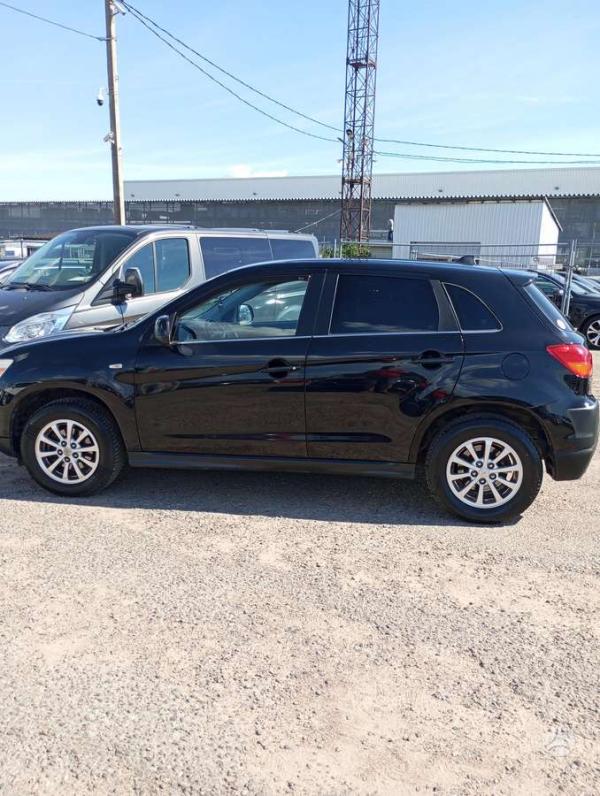 Black Mitsubishi ASX 2012 in Kaunas, with an engine capacity of 1.80 L and mileage of 220 thousand km for 4950 €, photo 5 on AUTOMOTO.COM.LV