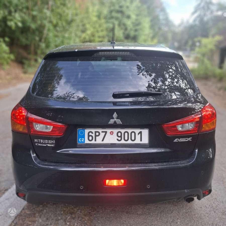 Black Mitsubishi ASX 2016 in Vilnius, with an engine capacity of 1.59 L and mileage of 282 thousand km for 5290 €, photo 6 on AUTOMOTO.COM.LV