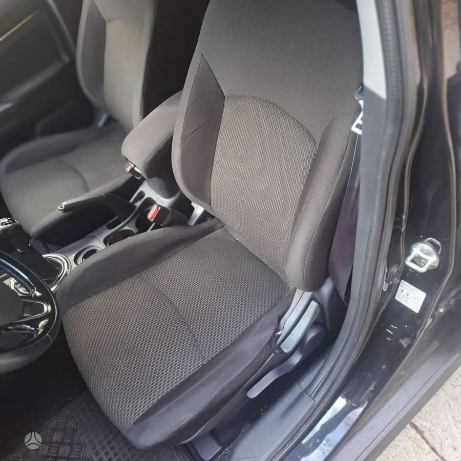 Black Mitsubishi ASX 2016 in Vilnius, with an engine capacity of 1.59 L and mileage of 282 thousand km for 5290 €, photo 11 on AUTOMOTO.COM.LV