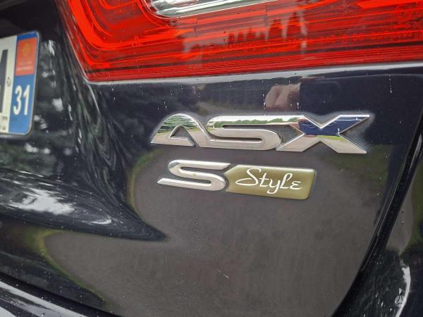Black Mitsubishi ASX 2016 in Utena, with an engine capacity of 2.27 L and mileage of 170 thousand km for 7750 €, photo 11 on AUTOMOTO.COM.LV