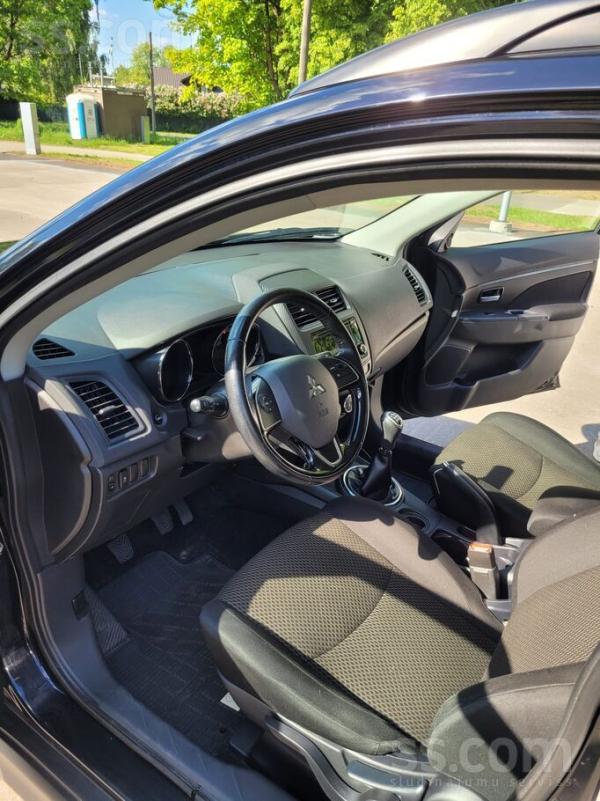 Black Mitsubishi ASX 2017 in Riga, with an engine capacity of 1.60 L and mileage of 79 thousand km for 10300 €, photo 5 on AUTOMOTO.COM.LV