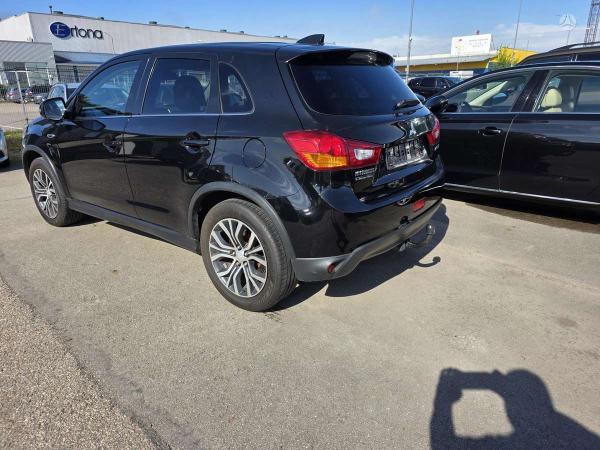 Black Mitsubishi ASX 2017 in Siauliai, with an engine capacity of 1.56 L and mileage of 269 thousand km for 8500 €, photo 6 on AUTOMOTO.COM.LV