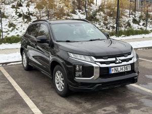 Black Mitsubishi ASX 2020 in Vilnius, with an engine capacity of 2.00 L and mileage of 180 thousand km for 10950 €, photo 3 on AUTOMOTO.COM.LV