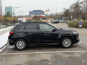 Black Mitsubishi ASX 2020 in Vilnius, with an engine capacity of 2.00 L and mileage of 180 thousand km for 10950 €, photo 5 on AUTOMOTO.COM.LV