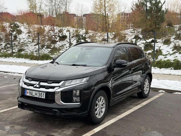 Black Mitsubishi ASX 2020 in Vilnius, with an engine capacity of 2.00 L and mileage of 180 thousand km for 10900 €, photo 1 on AUTOMOTO.COM.LV