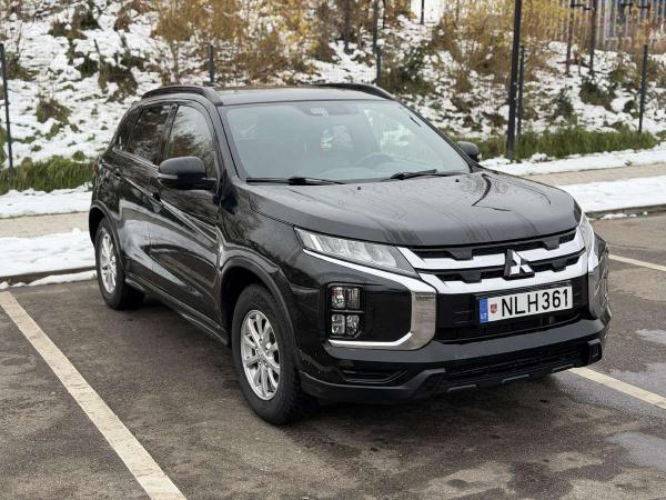 Black Mitsubishi ASX 2020 in Vilnius, with an engine capacity of 2.00 L and mileage of 180 thousand km for 10900 €, photo 3 on AUTOMOTO.COM.LV