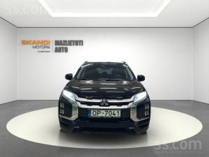 Black Mitsubishi ASX 2020 in Riga, with an engine capacity of 2.00 L and mileage of 90 thousand km for 14990 €, photo 3 on AUTOMOTO.COM.LV