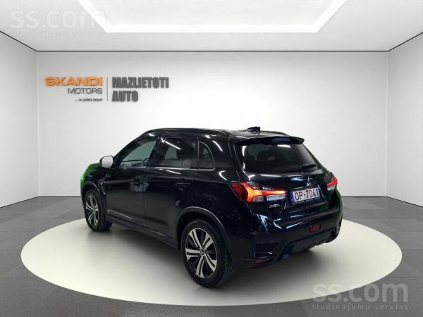 Black Mitsubishi ASX 2020 in Riga, with an engine capacity of 2.00 L and mileage of 90 thousand km for 14990 €, photo 4 on AUTOMOTO.COM.LV