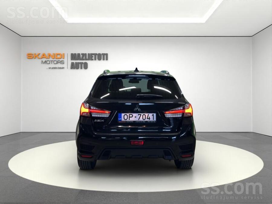 Black Mitsubishi ASX 2020 in Riga, with an engine capacity of 2.00 L and mileage of 90 thousand km for 14990 €, photo 6 on AUTOMOTO.COM.LV